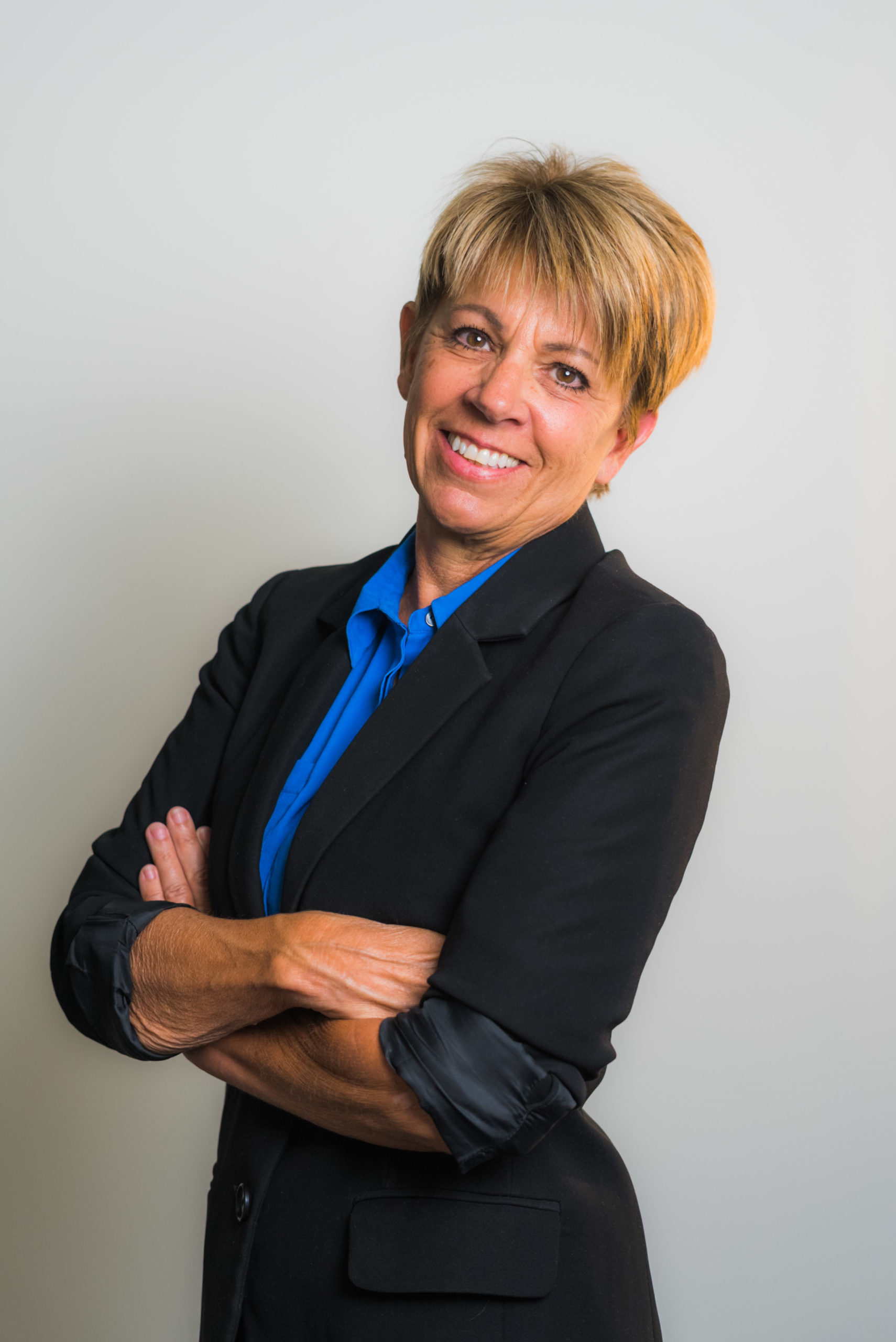 How She Leads: Inspiring Leadership While Developing the Economy, Lee ...