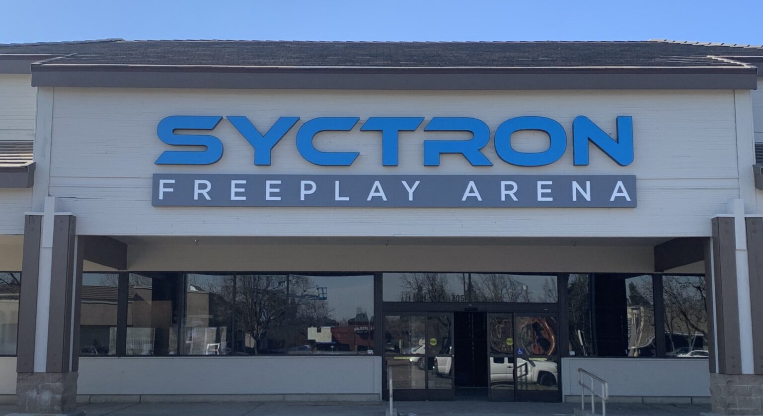 Long-awaited family entertainment center to revive Fresno retail space ...